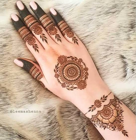 Beyond the Palm: 9 Stunning Back Hand Mehndi Designs - Spruce Styles
