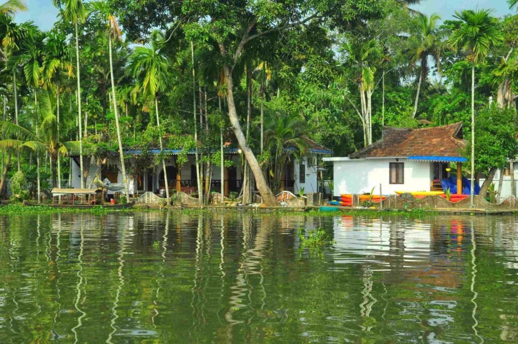 14 Homestay in Alleppey Backwaters - Spruce Styles